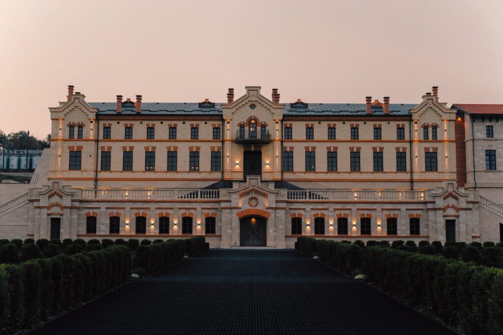 Totul despre Castel Mimi - una din cele mai atractive destinații ...