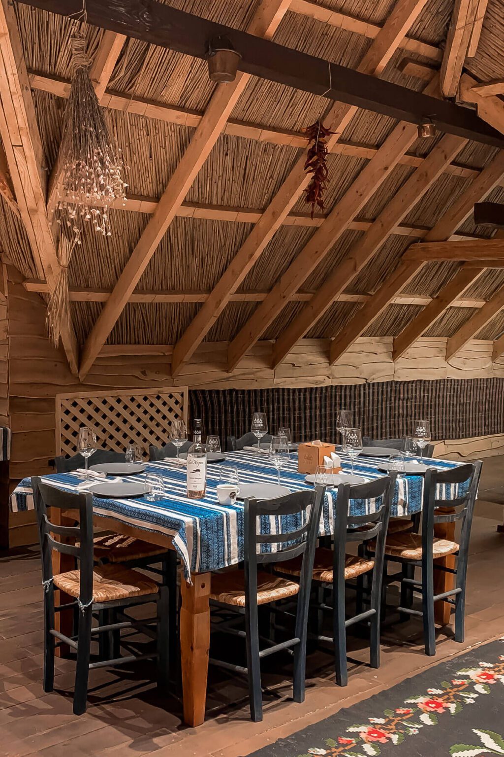 Descoperă Vinăria Asconi - cramă, restaurant și piscină - totul pentru ...